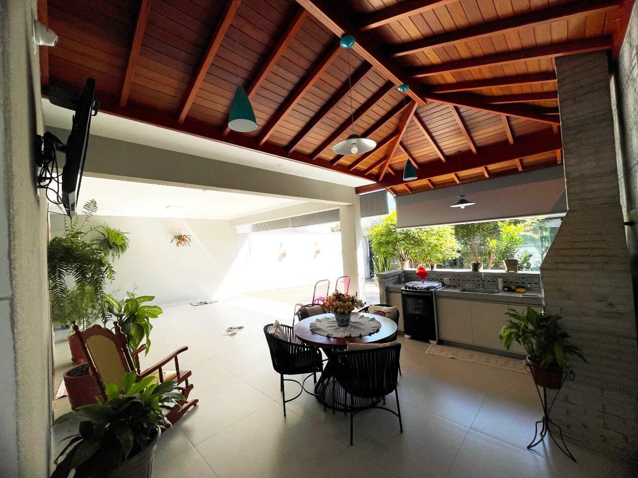 Casa à venda, 3 suítes, 4 vagas, Parque Lagoa Serena - Porto Ferreira/SP