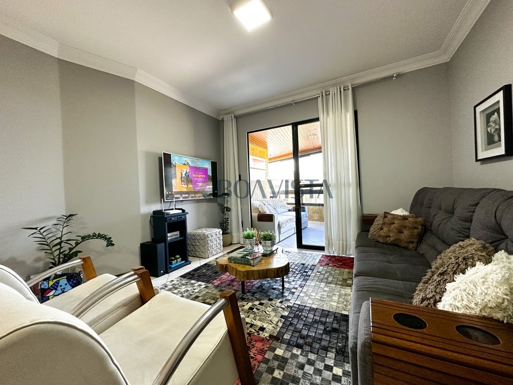 Apartamento com 03 dormitórios de frente para a avenida principal de Bombas