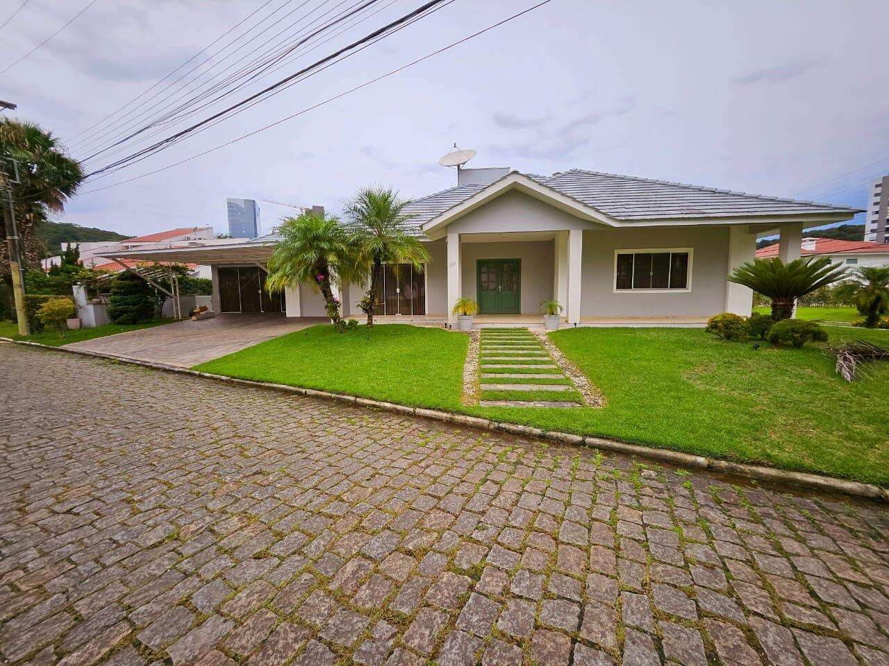 Casa à venda no Cond. Horizontal na Praia Brava