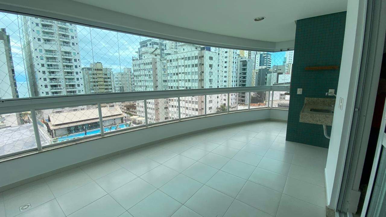 Apartamento a poucos passos do mar à venda em Balneário Camboriú