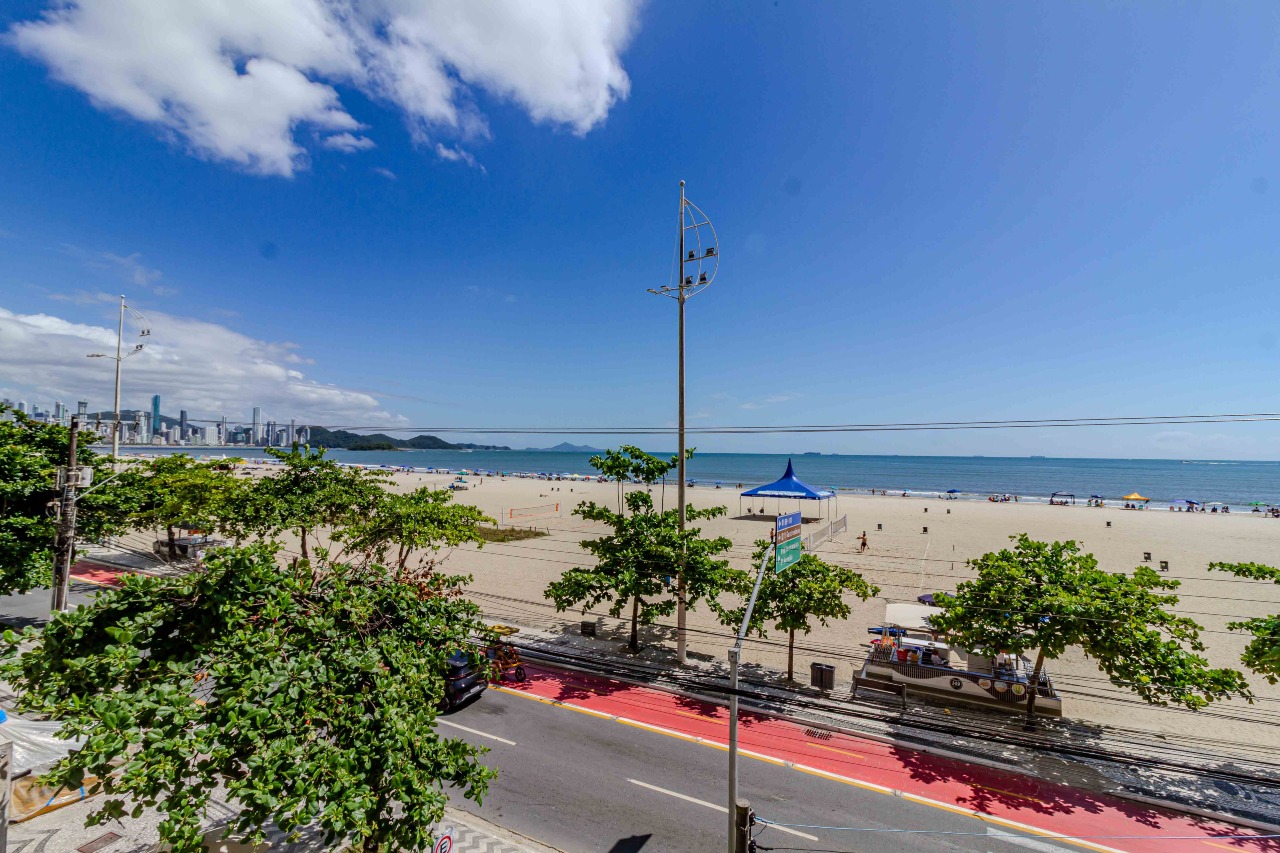 Apartamento Frente Mar à venda na Barra Sul em Balneário Camboriú.