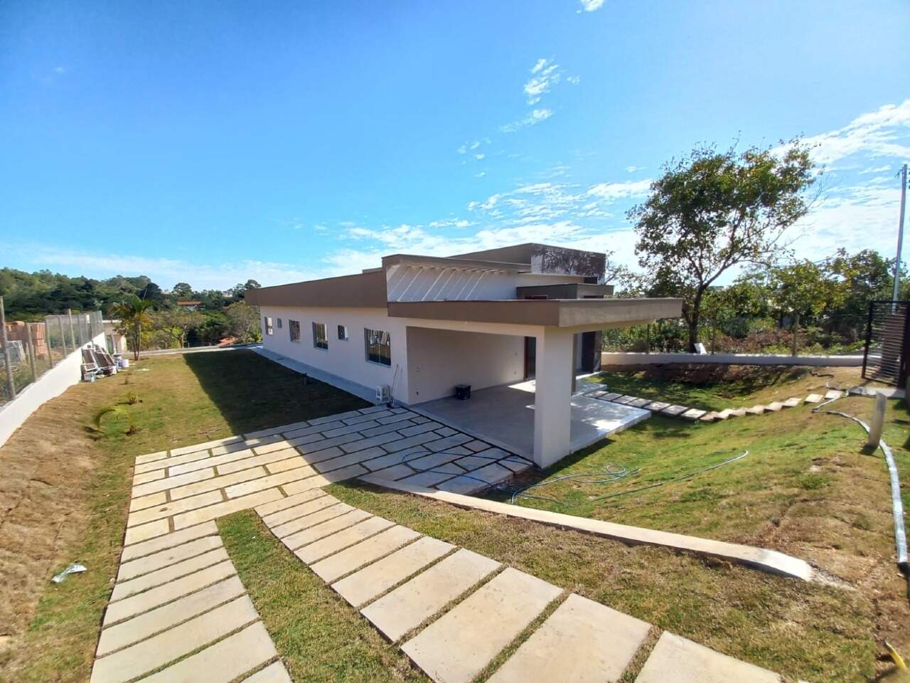 Casa em Condomínio à venda, 4 quartos, 1 suíte, 2 vagas, Condomínio Vale do Luar - Jaboticatubas/MG