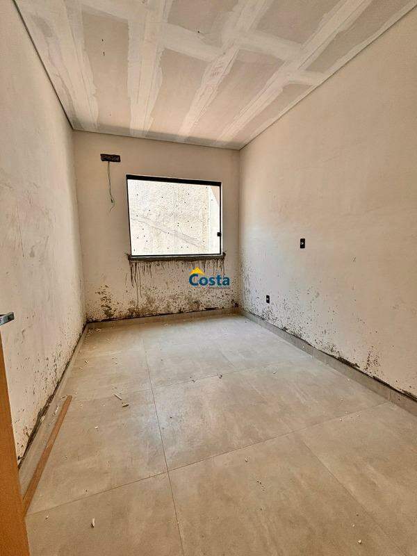 CASA DE ALTO PADRÃO 3 QUARTOS