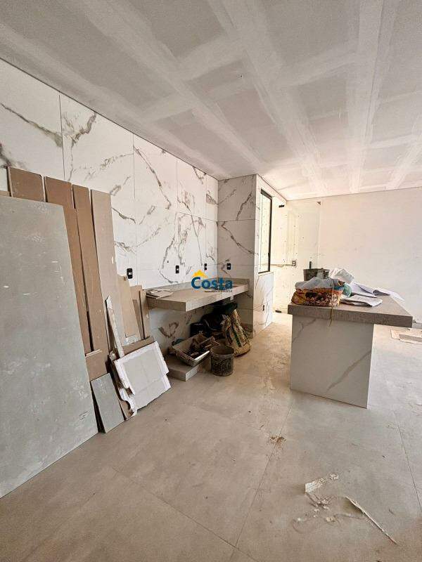 CASA DE ALTO PADRÃO 3 QUARTOS