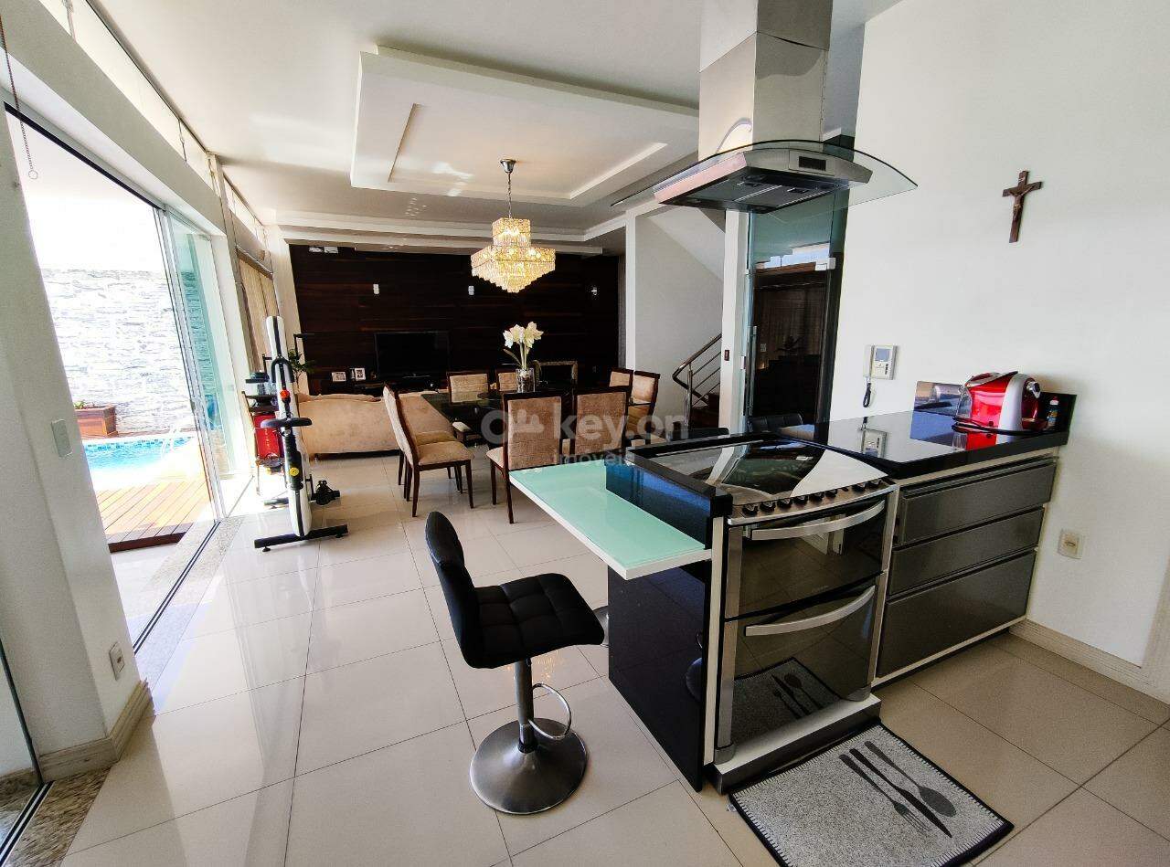 Casa à venda, 3 quartos, 1 suíte, 4 vagas, Oficinas - Tubarão/SC